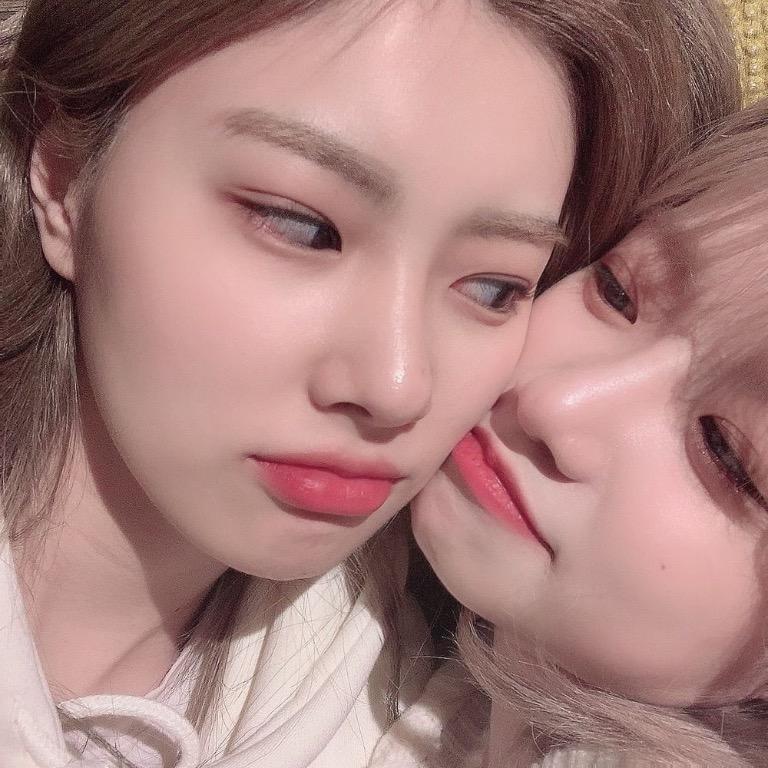 [SG GO] IZ*ONE Mags ft. Dazed Yujin/ ELLE Hyewon & Yuri/ Singles Esquire Chaewon & Eunbi/ Vogue ...