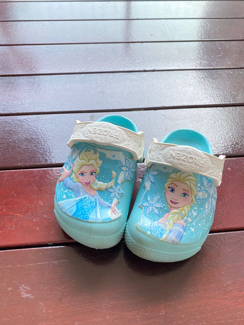 Crocs Frozen Elsa Light up clogs, Babies & Kids, Babies & Kids Fashion ...