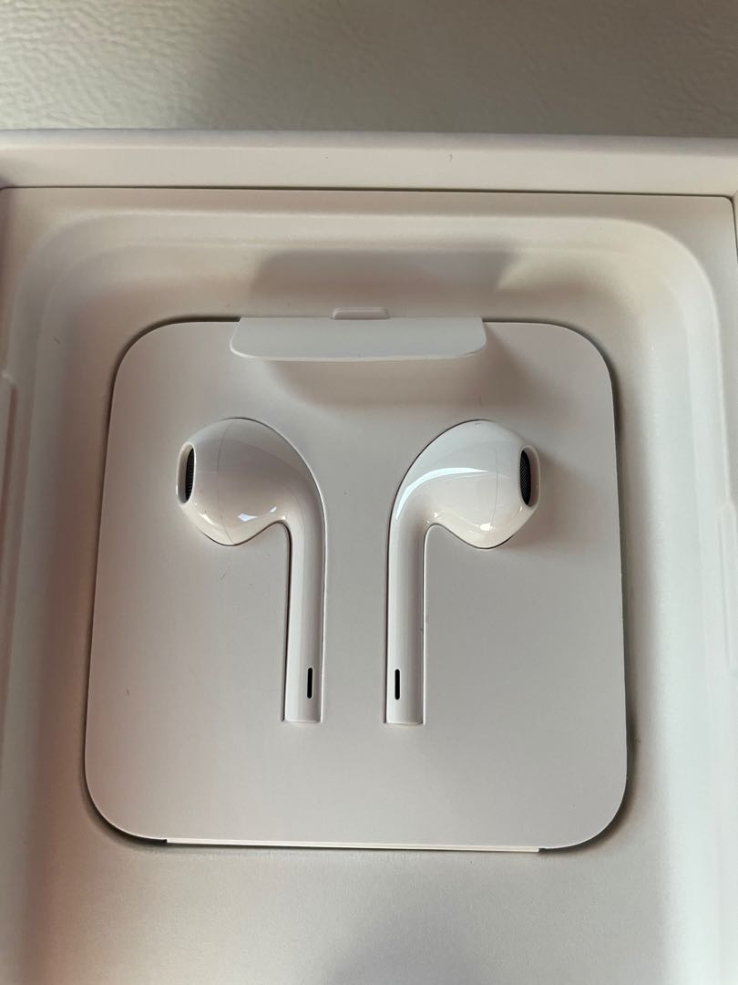 Original Apple earpiece (lightning connector), Mobile Phones & Gadgets ...