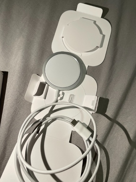 Original MagSafe Wireless Charger, Computers & Tech, Parts ...