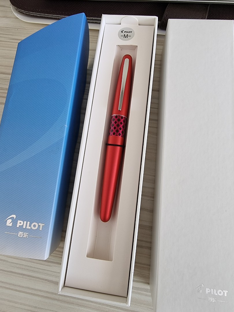 Pilot Fountain pen Pilot Metropolitan Retro Pop, Hobbies & Toys ...