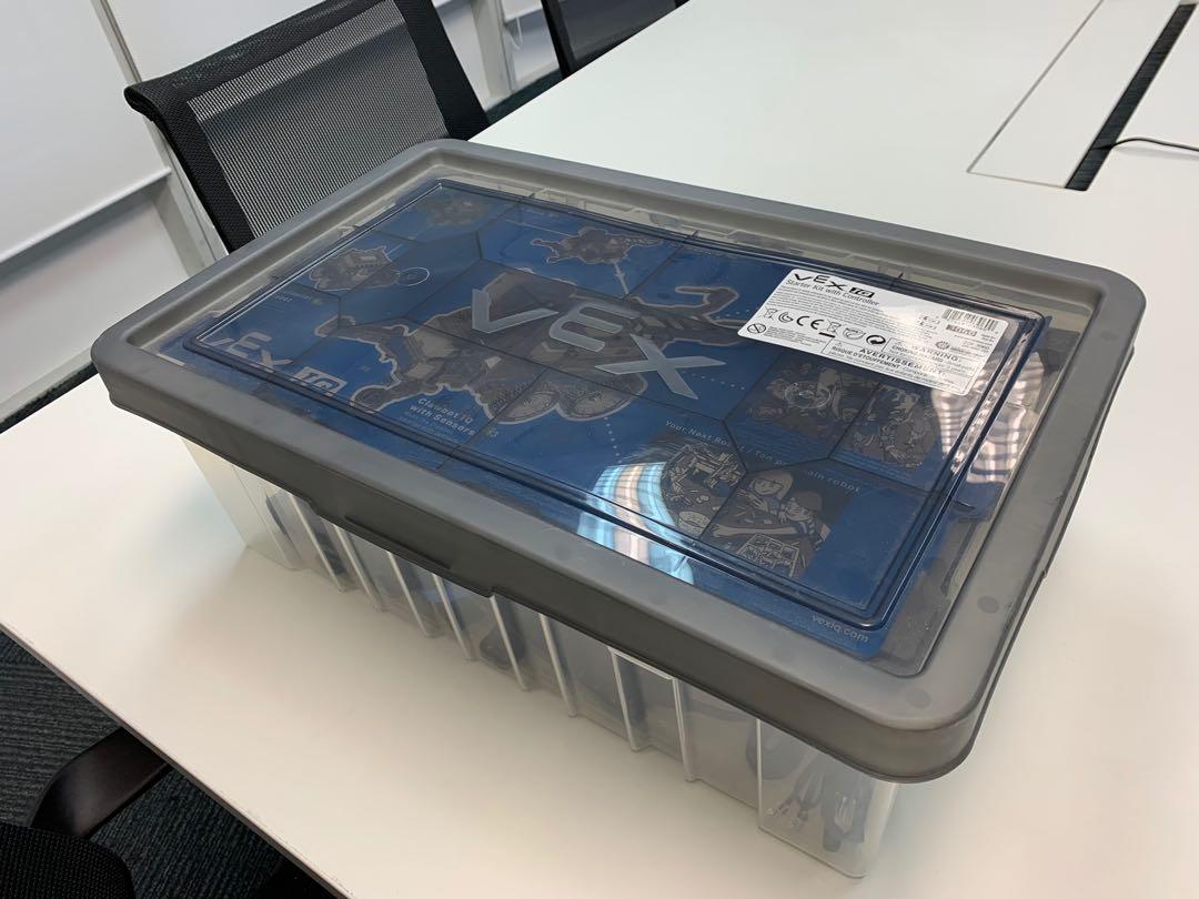 VEX IQ Robotics Starter Kit with Controller, 興趣及遊戲, 玩具 & 遊戲類 - Carousell