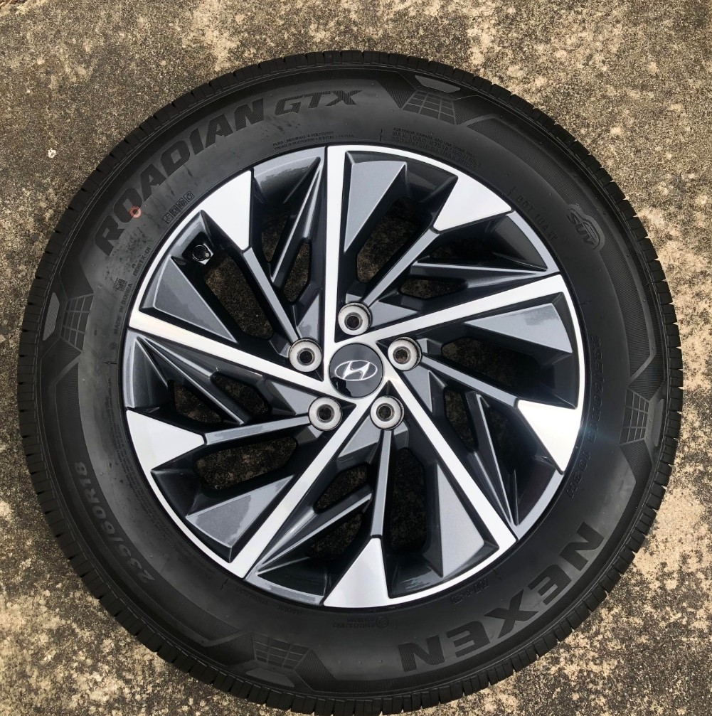 18" Hyundai Tucson rims with 235/60x18 Nexen tyres, Car Accessories ...