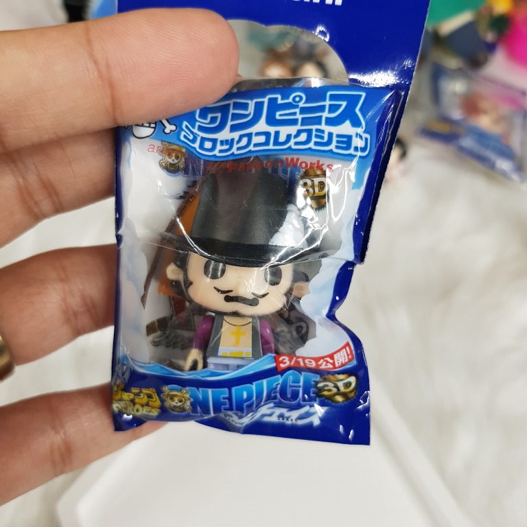 Dracule Mihawk Mini Figure (One Piece), Hobbies & Toys, Toys & Games on ...