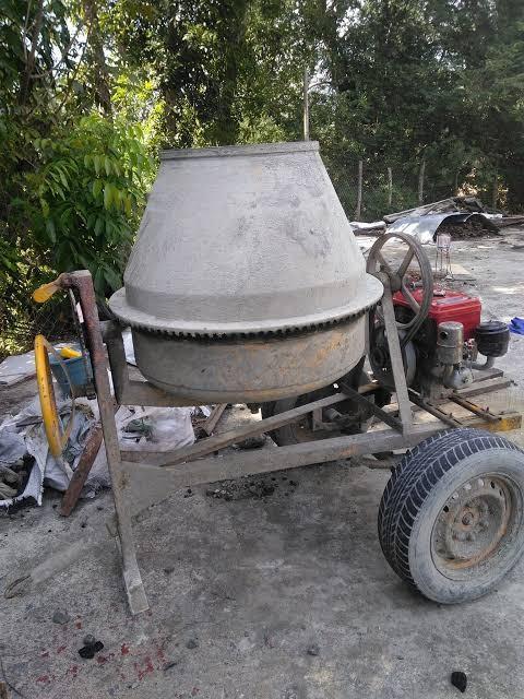 One Bagger Mixer with 7.5HP Robin, Commercial & Industrial ...