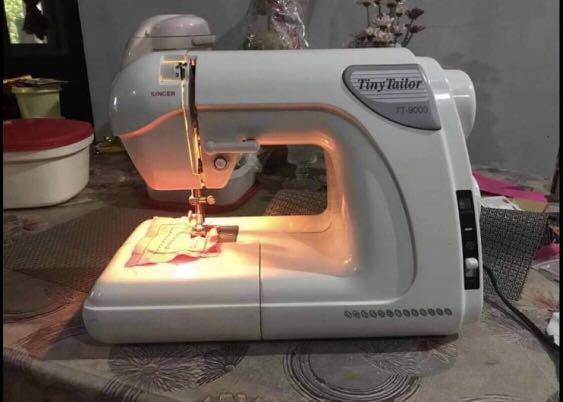 Singer tiny taylor singer sewing machine, TV & Home Appliances, Other ...