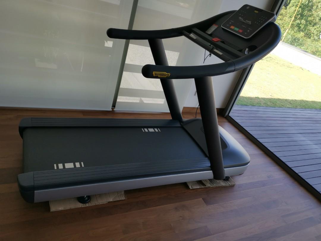 [35% off] Technogym Jog Forma Professional Treadmill, Sports Equipment ...