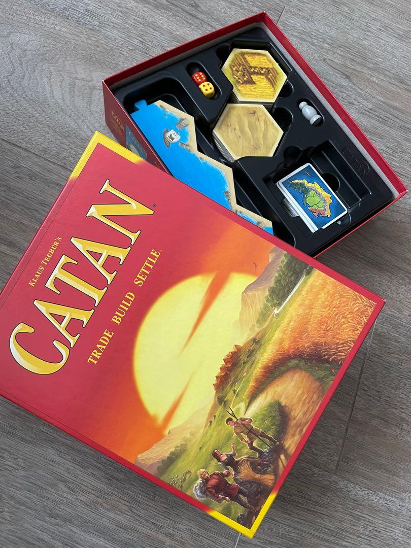 Catan base game English version 卡坦島英文正版, 興趣及遊戲, 玩具 & 遊戲類 - Carousell