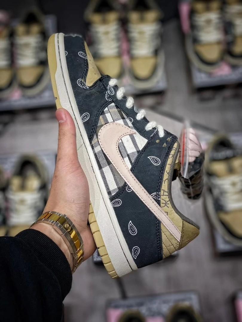 Nike Dunk Travis Scott, Men's Fashion, Footwear, Sneakers on Carousell