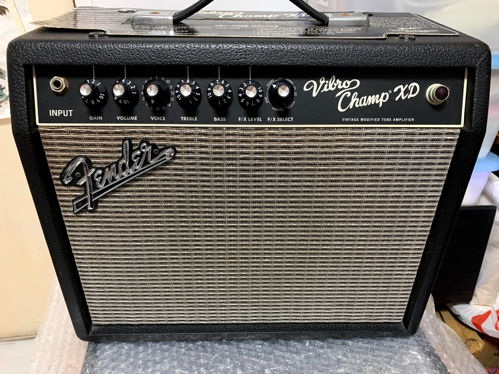 Fender Vibro Champ XD guitar Amp, Hobbies & Toys, Music & Media ...