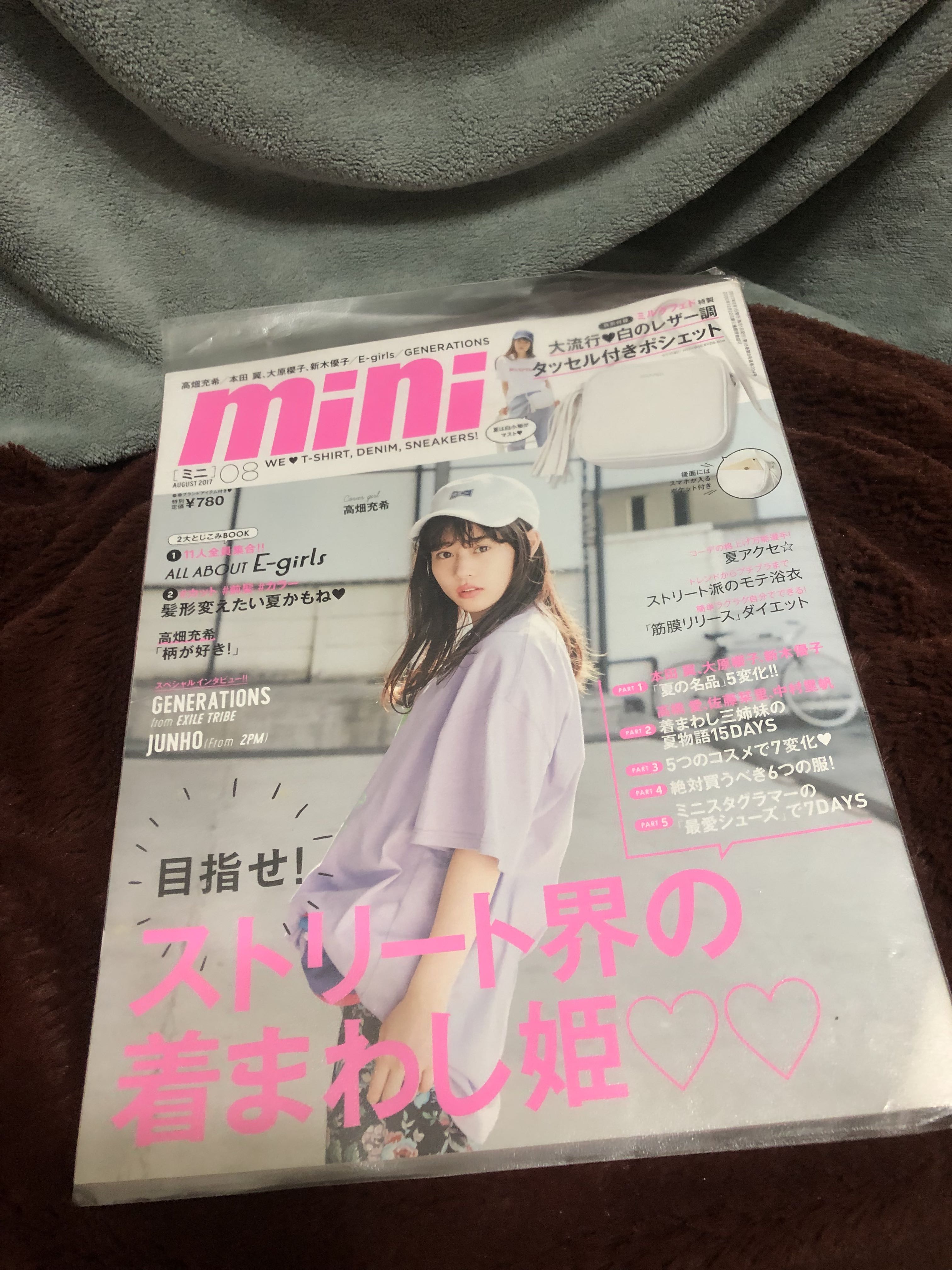 日本時尚穿搭雜誌mini #舊愛, 書籍、休閒與玩具, 收藏、紀念品, J-Pop在旋轉拍賣