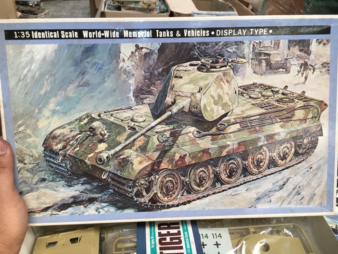 Nichimo 1/35 TigerII 彩盒 絕版, 興趣及遊戲, 收藏品及紀念品, 明星周邊 - Carousell