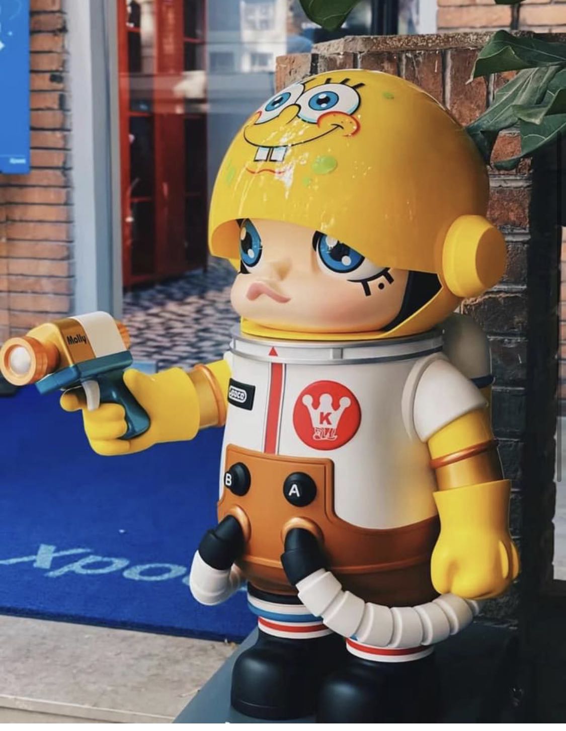 (Stock on hand) Mega space Molly popmart Spongebob 1000%, Hobbies ...