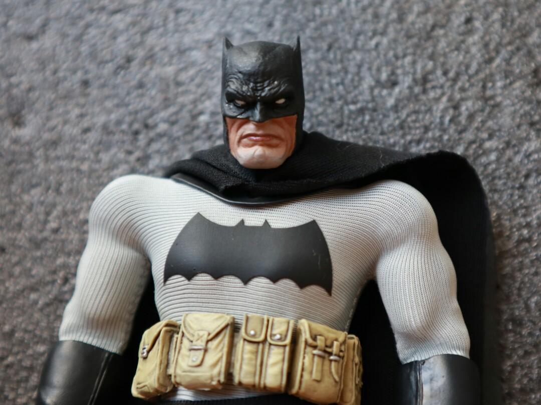 Mezco custom head sculpt 1/12 TDKR 黑暗騎士歸來 comic, 興趣及遊戲, 玩具 & 遊戲類 ...