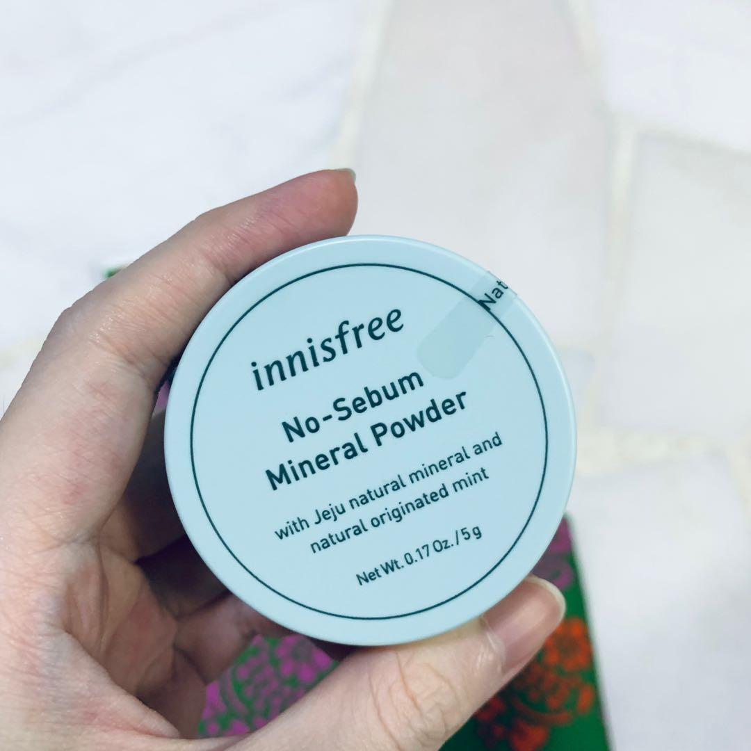 (RRP: $45) Clinique mirror makeup bag innisfree no sebum mineral ...