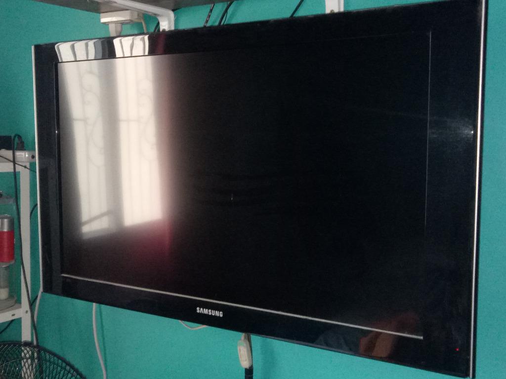 Samsung 40" LCD TV, TV & Home Appliances, TV & Entertainment, TV on ...