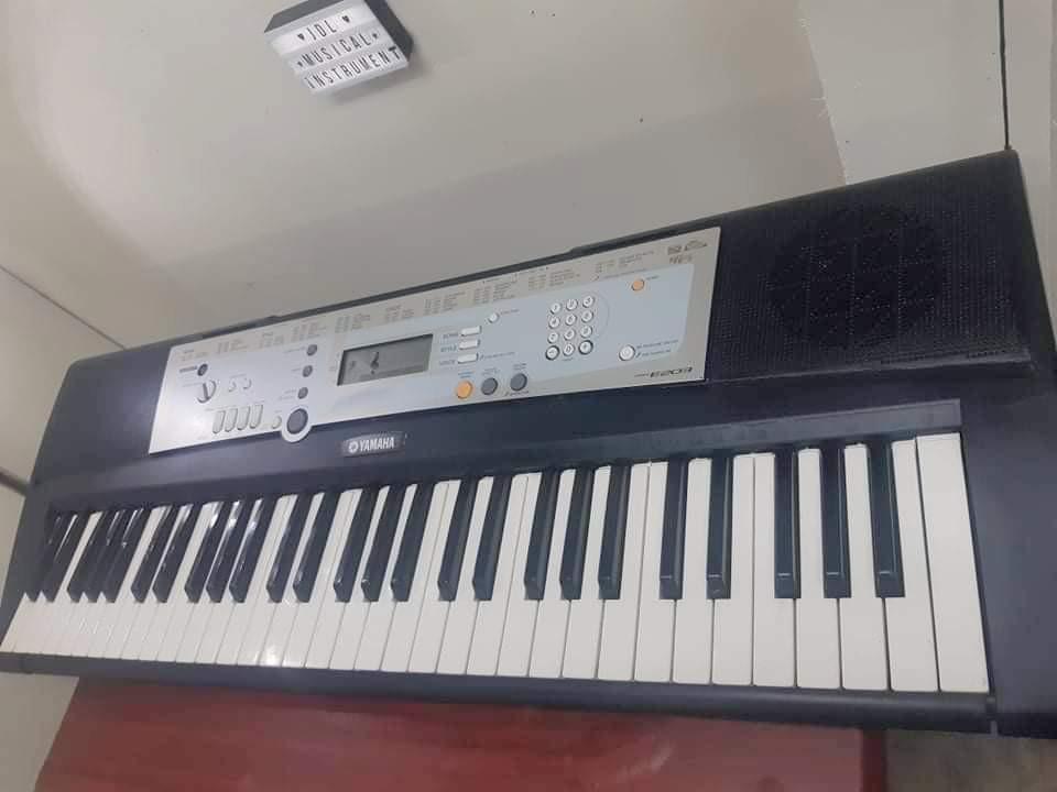Yamaha PSR-E203 61-Key Portable Piano Keyboard, Hobbies & Toys, Music & Media, Musical ...