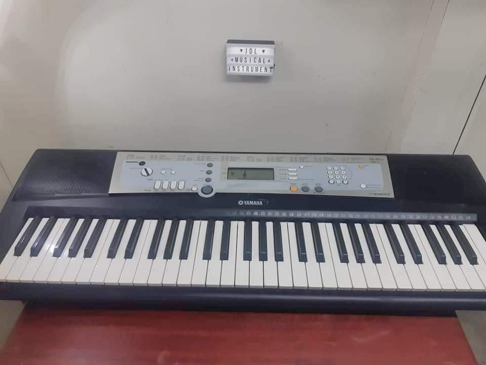 Yamaha PSR-E203 61-Key Portable Piano Keyboard, Hobbies & Toys, Music ...