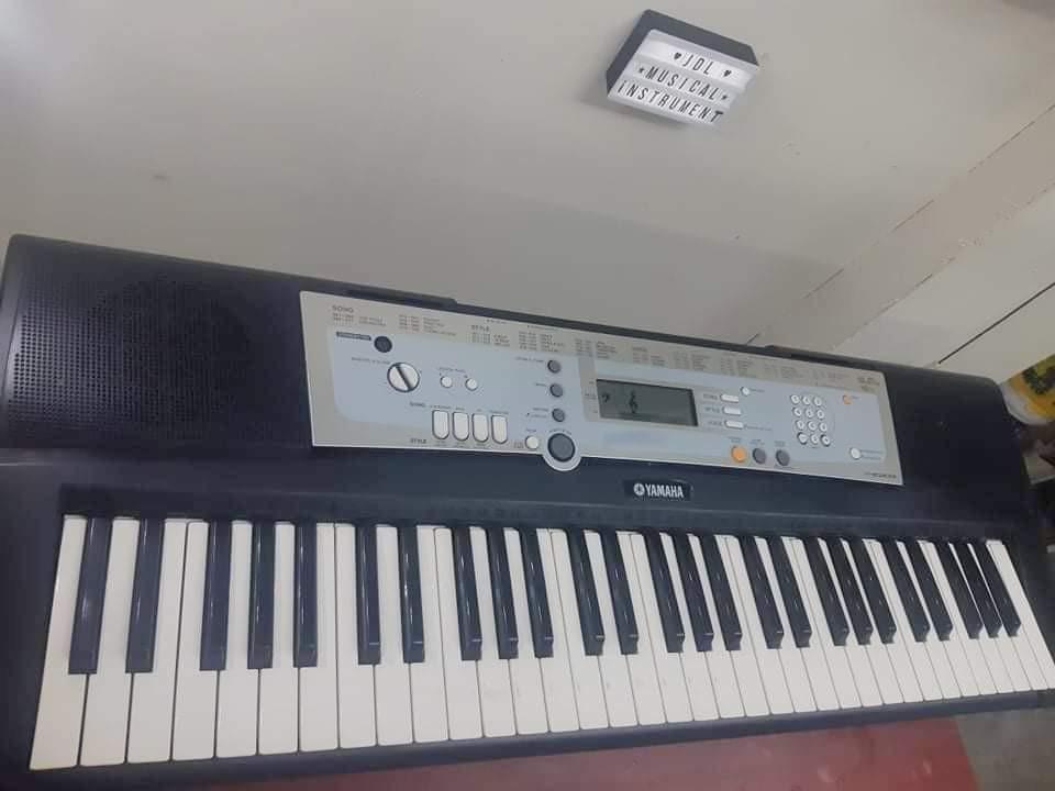 Yamaha PSR-E203 61-Key Portable Piano Keyboard, Hobbies & Toys, Music & Media, Musical ...