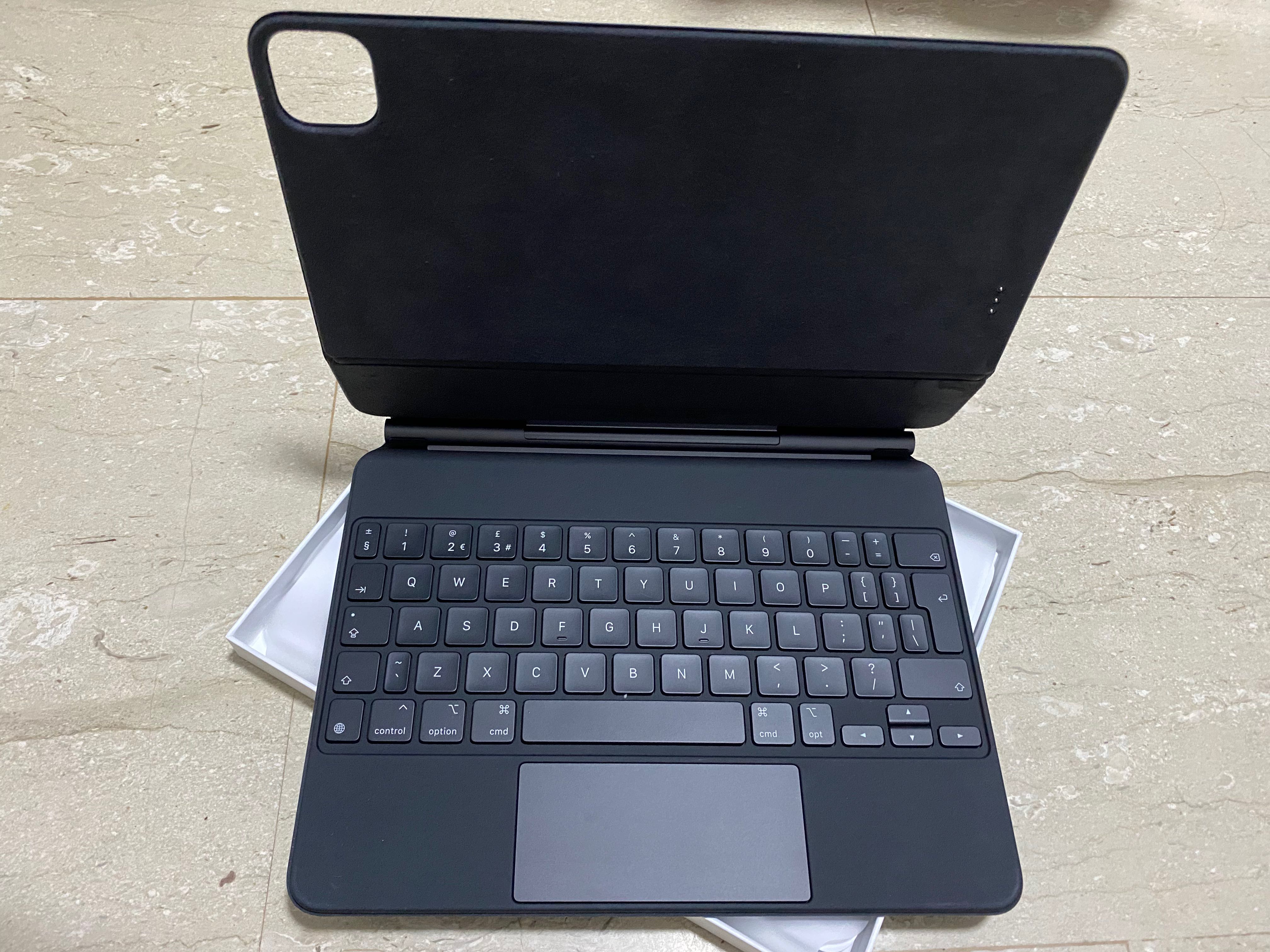 Apple Magic Keyboard iPad Air (4th generation); iPad Pro 11 inch (1st ...