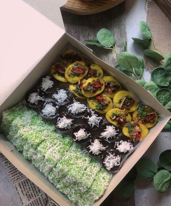 Homemade Classic kuih Platter&Box Traditional Kuih Muih, Food & Drinks ...