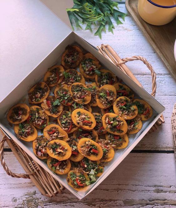 Homemade Classic kuih Platter&Box Traditional Kuih Muih, Food & Drinks ...