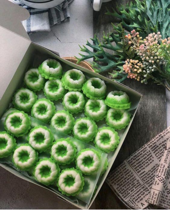 Homemade Classic kuih Platter&Box Traditional Kuih Muih, Food & Drinks ...