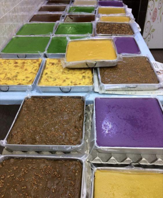 Homemade Classic kuih Platter&Box Traditional Kuih Muih, Food & Drinks ...