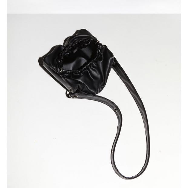 (KOREAN) samo ondoh Strap Bun Bag S, Women's Fashion, Bags & Wallets ...