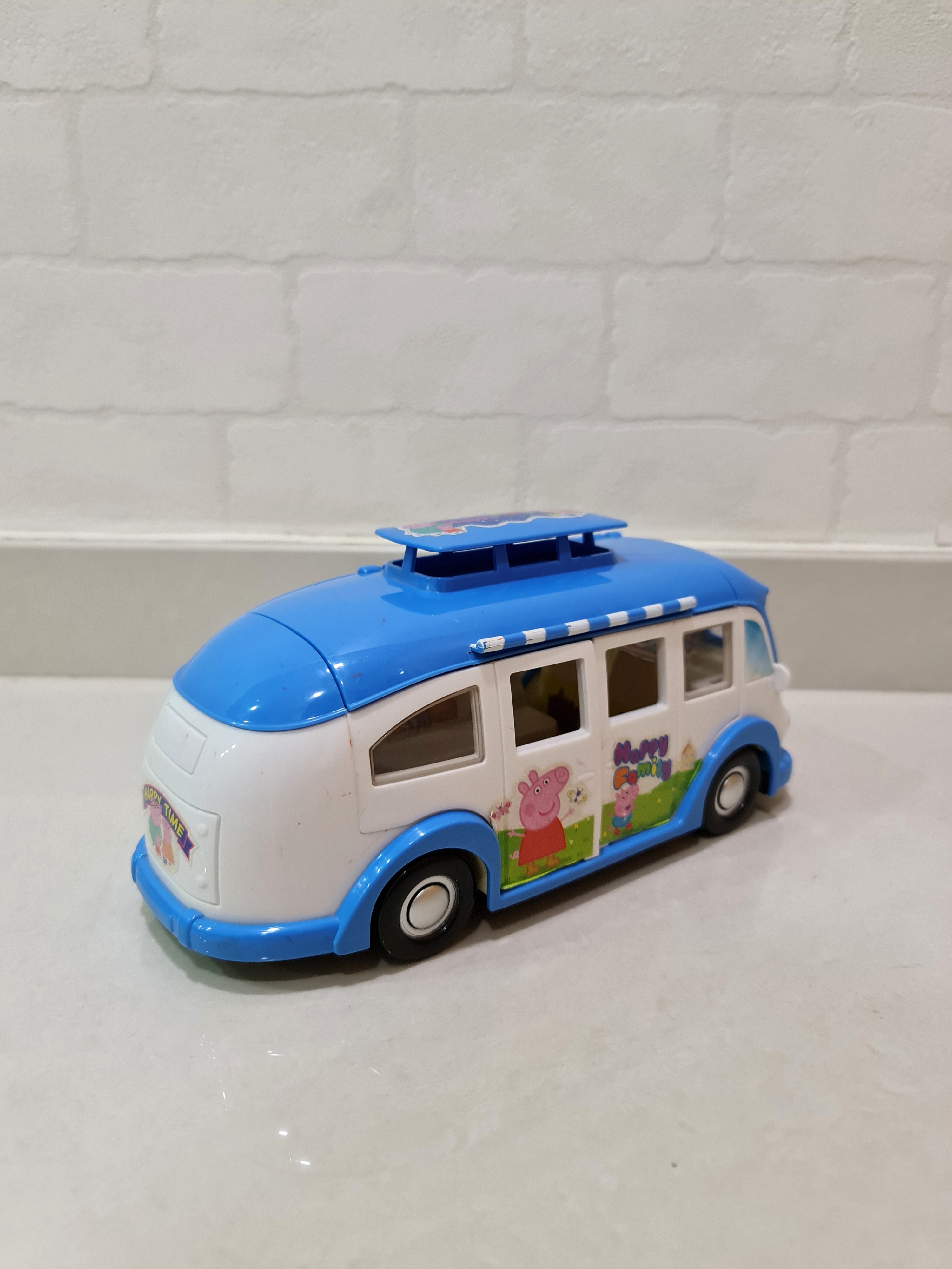 Peppa Pig Camper Van, Hobbies & Toys, Toys & Games on Carousell