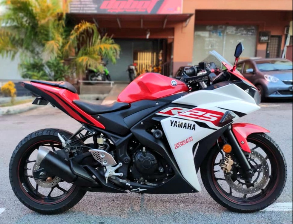 Yamaha R25 Factory Red 2015, Motorbikes on Carousell