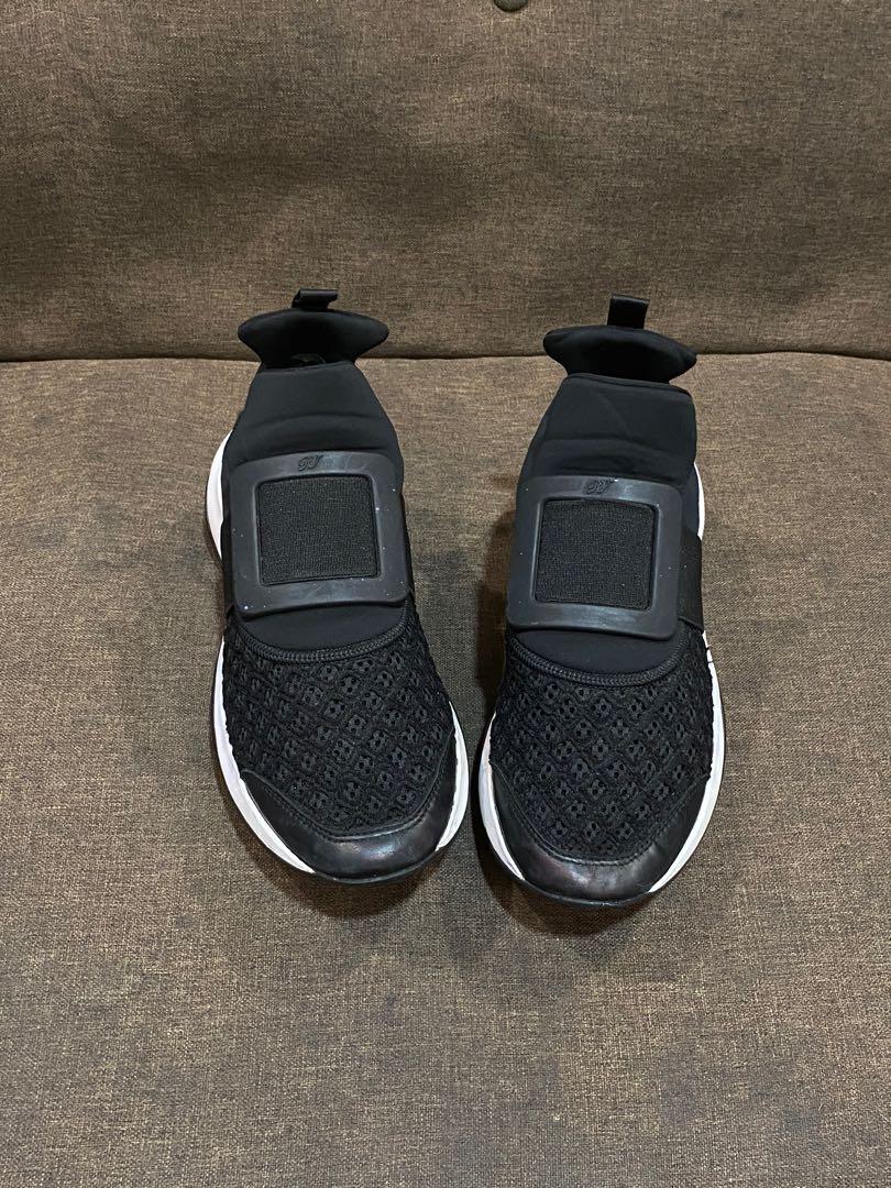 Auth Roger vivier RV sneakers 39, Women's Fashion, Footwear, Sneakers ...