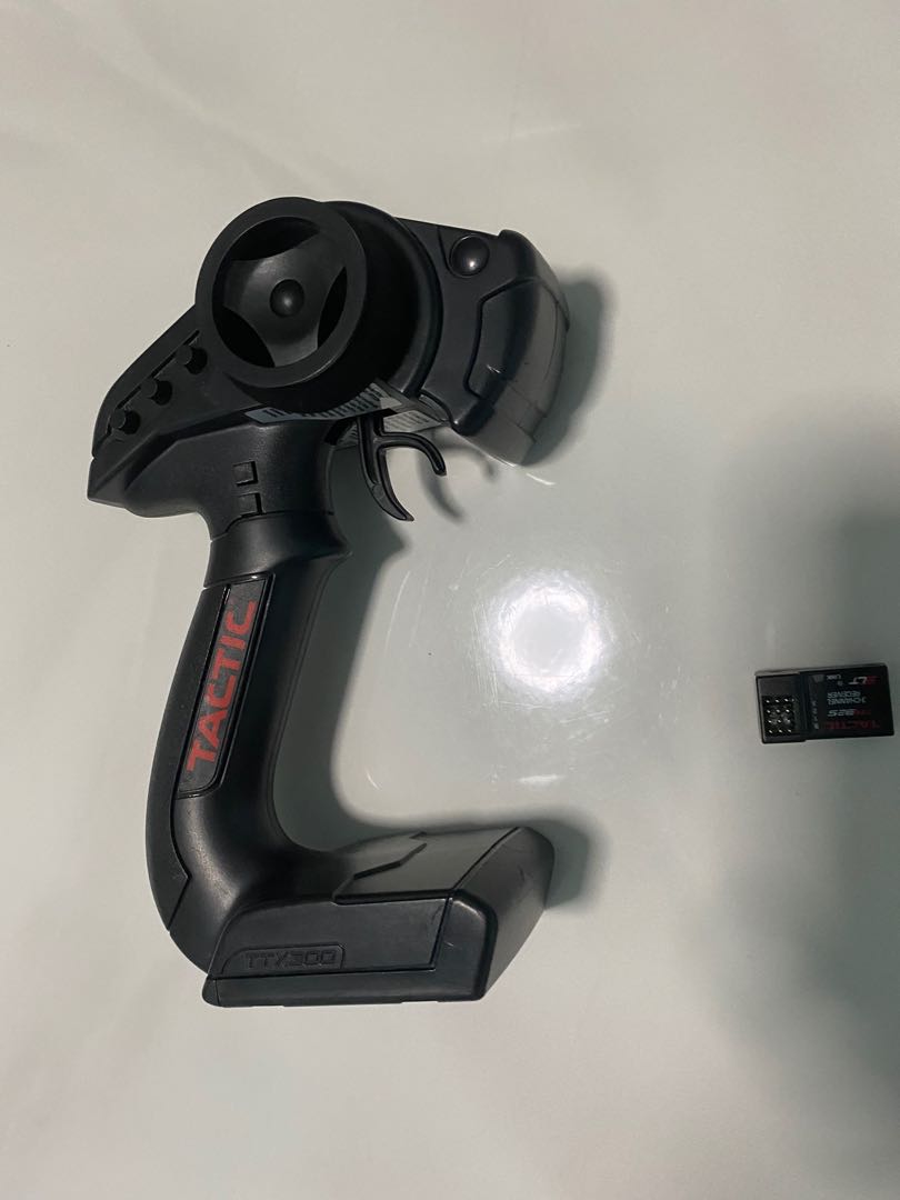 Axial Tactic 2.4 controller with receiver, Hobbies & Toys, Toys & Games ...