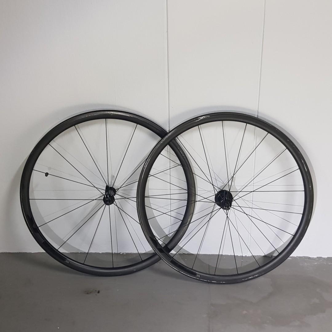 Giant SLR 1 30mm Rim Brake Carbon Wheelset, Sports Equipment, Bicycles ...