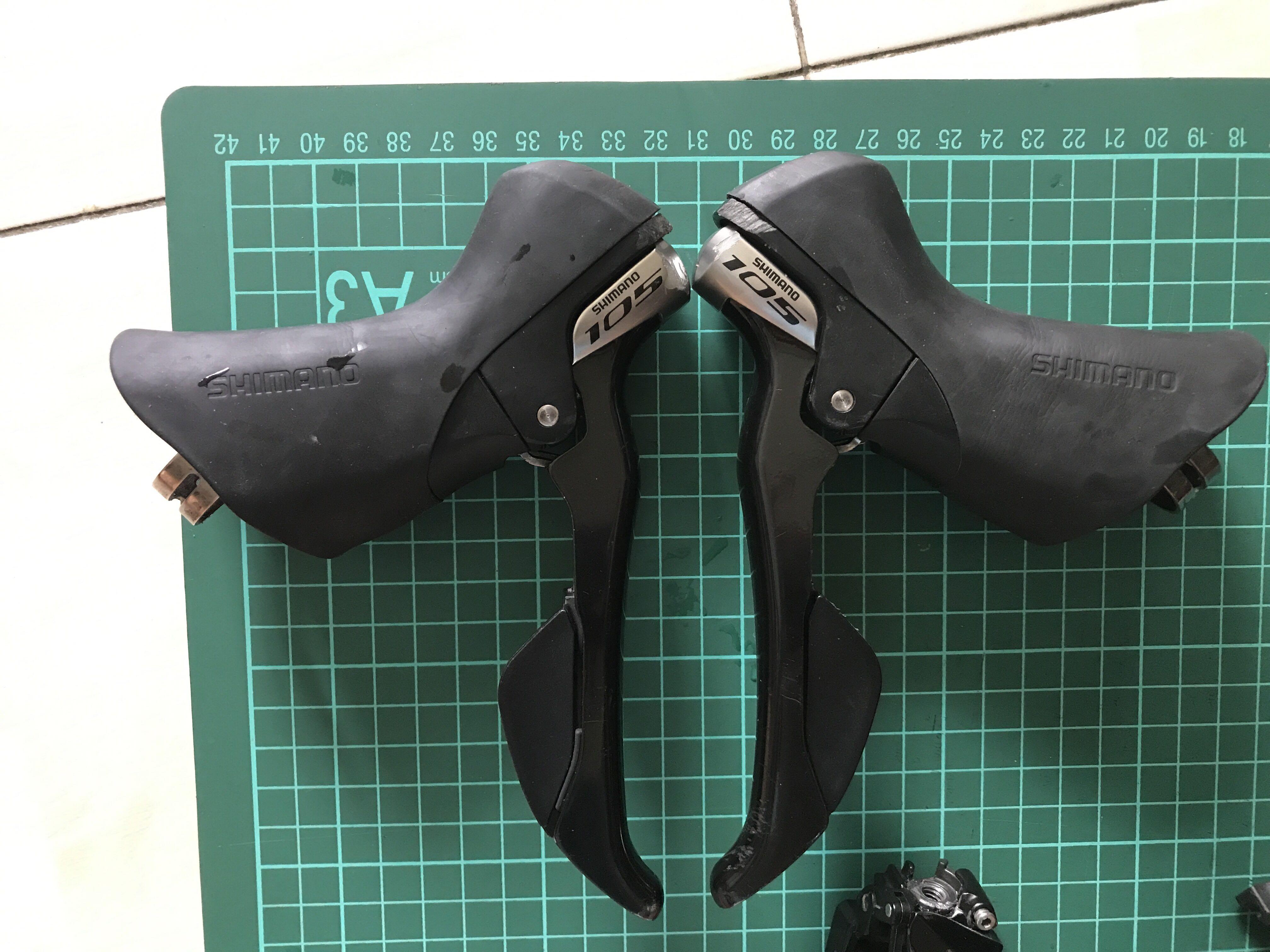 Shimano 105 groupset (partial) (5800 SHIFTER BRAKE LEVER R7000 RD FD ...