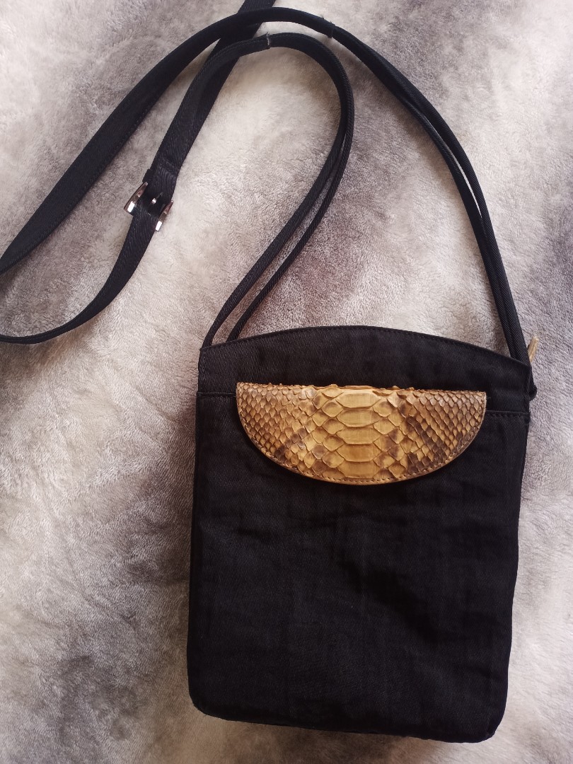 Snakes Skin Sling bag, Luxury, Bags & Wallets on Carousell