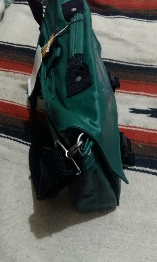 Vintage CAMEL TROPHY sling bag (nos), Hobbies & Toys, Collectibles ...