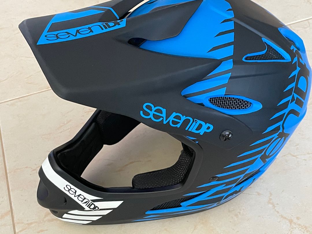 Seven IDP Full Face Helmet M Size, Sports Equipment, Bicycles & Parts ...