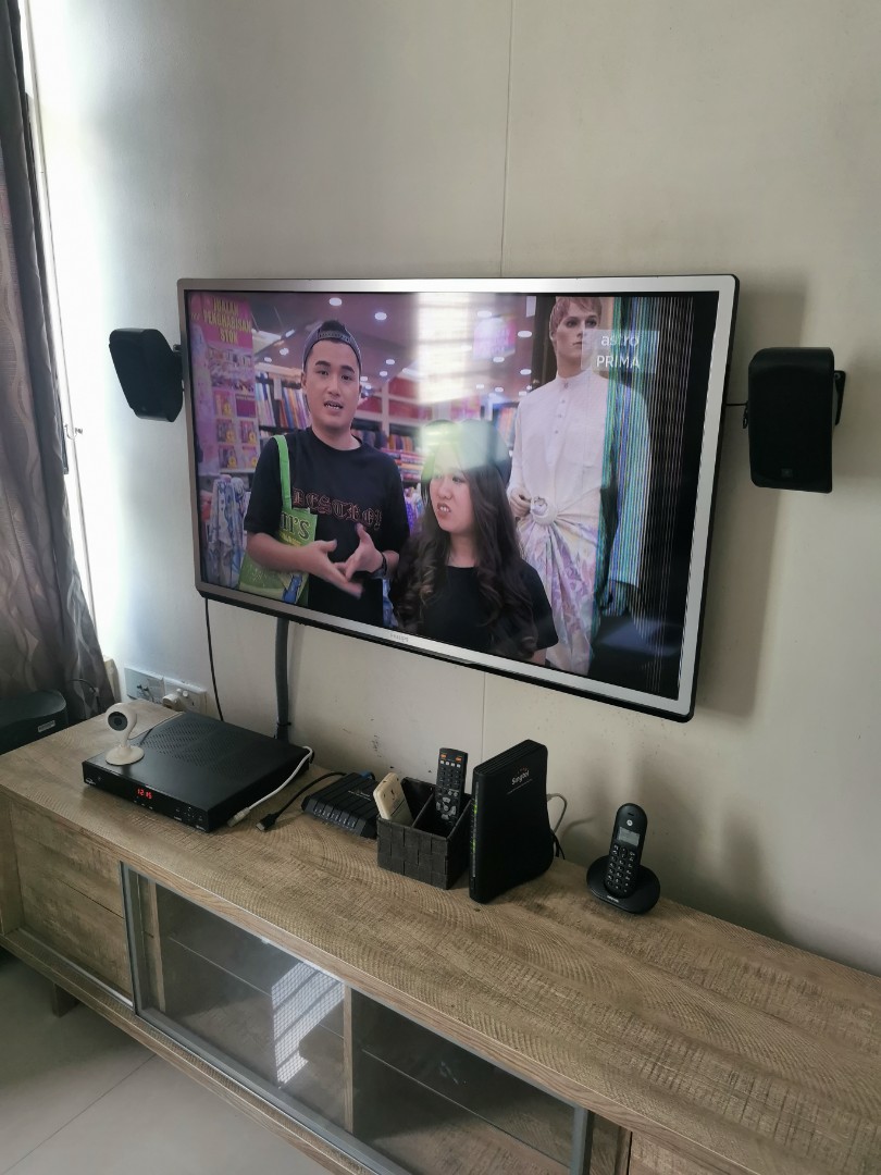 Used TV with defect screen, TV & Home Appliances, TV & Entertainment ...