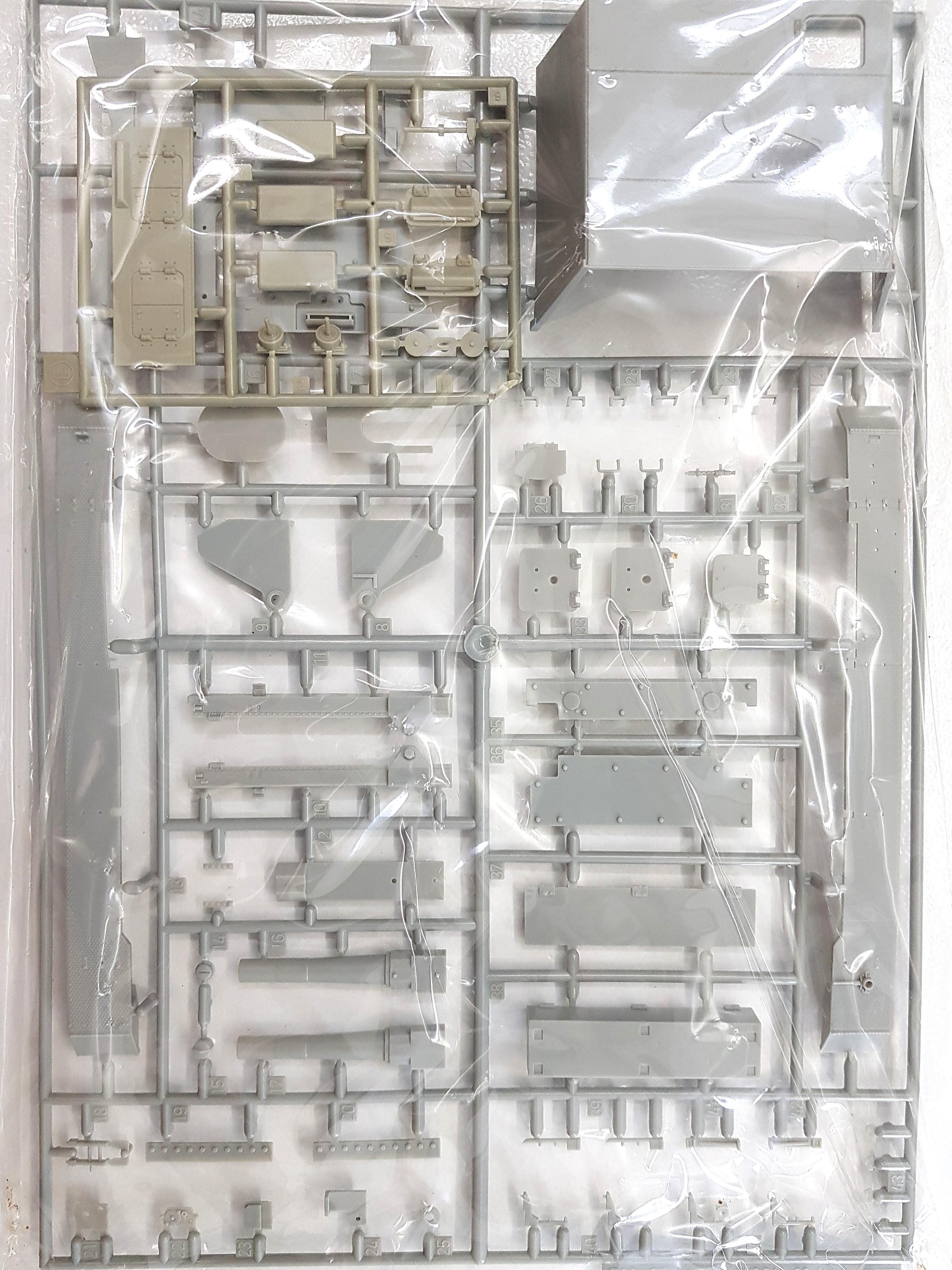 1/35 Dragon #6042 German SPH 15cm Sturm-Infanteriegeschutz 33 Ausf Pz ...