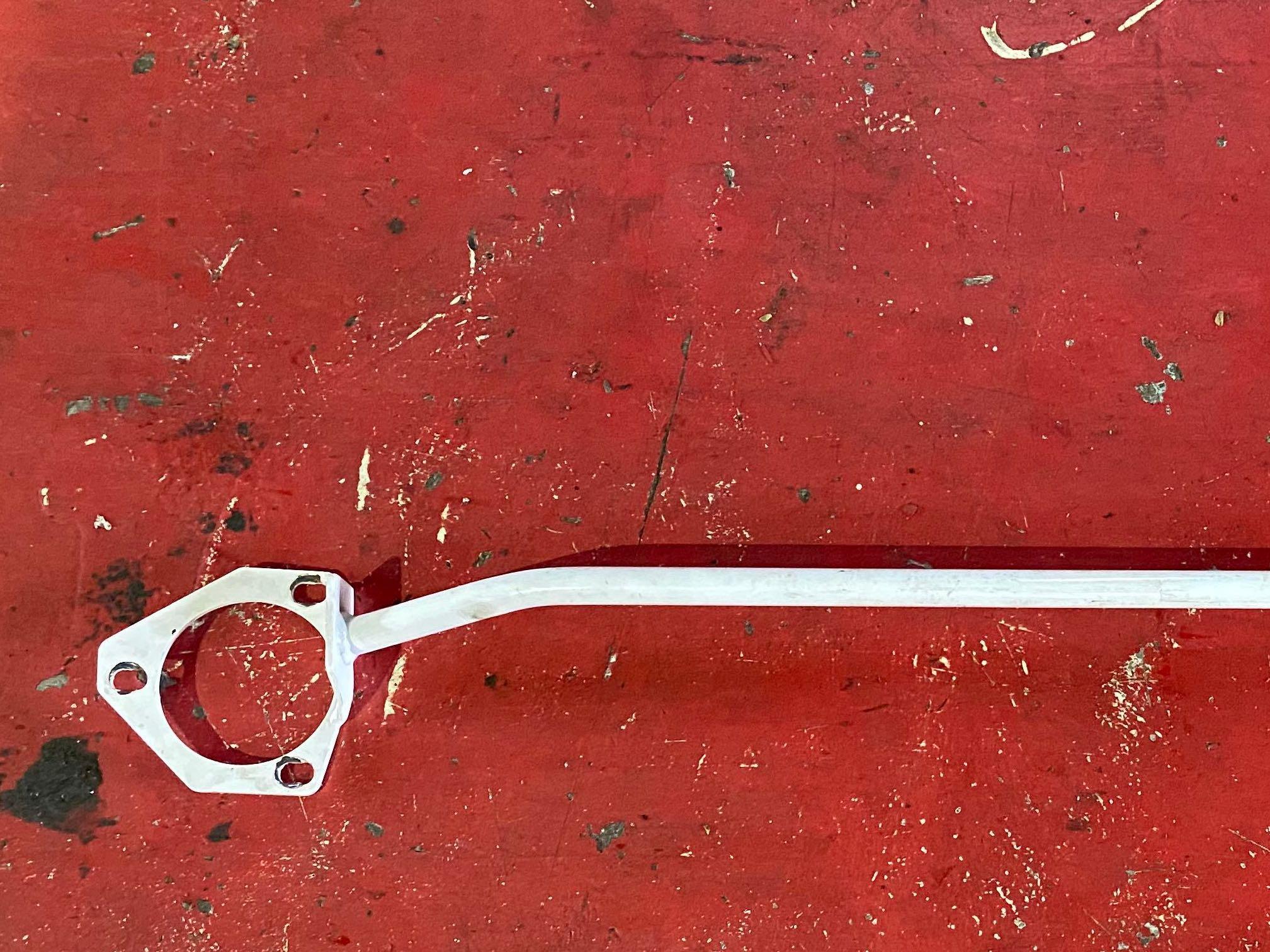 Jetta MK6 5C6 engine bay strut reinforcement bar by Ultra Racing, Car ...