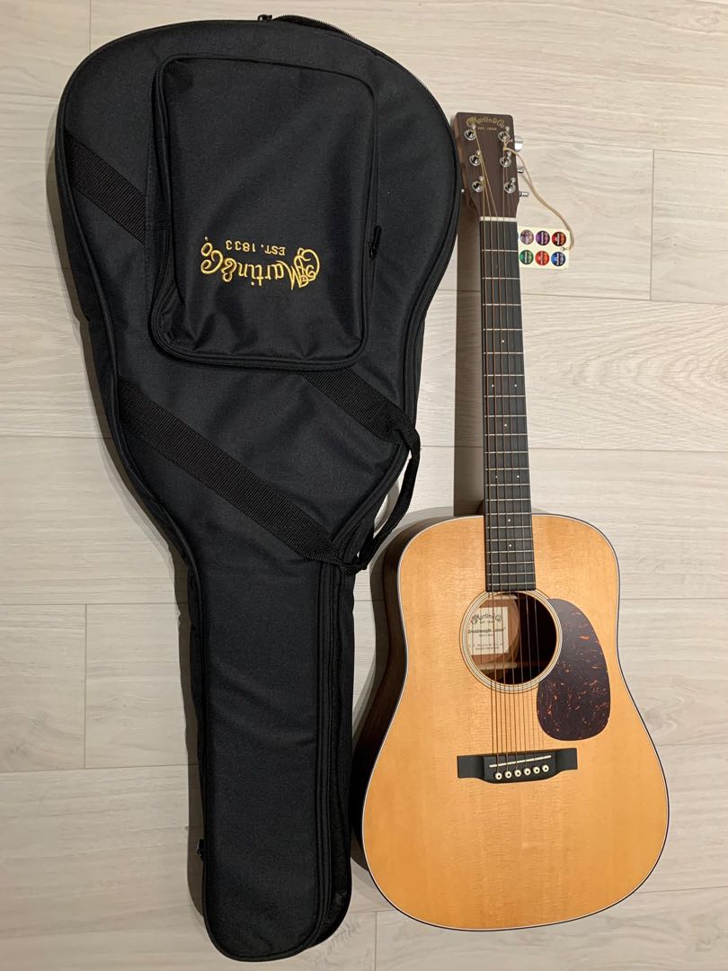 Martin Dreadnought Jr (DJR), Hobbies & Toys, Music & Media, Musical ...
