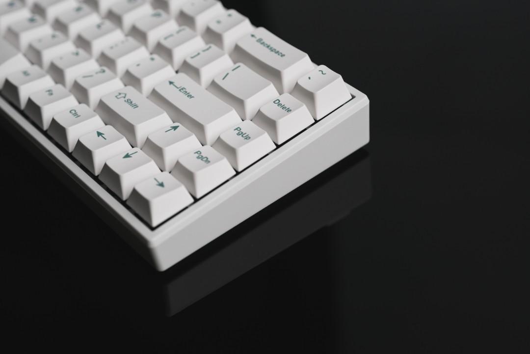 PBT Dandy on ai68 65% layout hotswap RGB mechanical keyboard, Computers ...