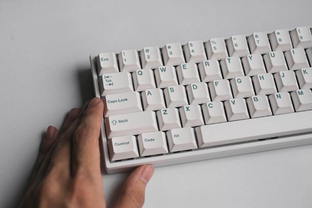 PBT Dandy on ai68 65% layout hotswap RGB mechanical keyboard, Computers ...