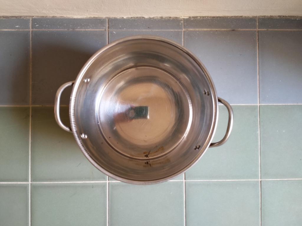 Tall Pan Wok with Cover Lid Wok, Furniture & Home Living, Kitchenware ...