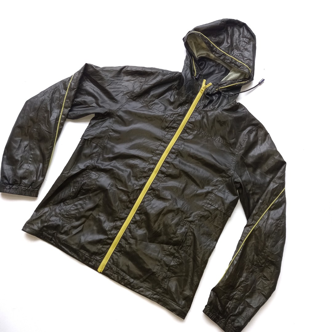 UNIQLO RUNNING SPORT JACKET GREEN, Fesyen Pria, Pakaian , Baju Luaran ...