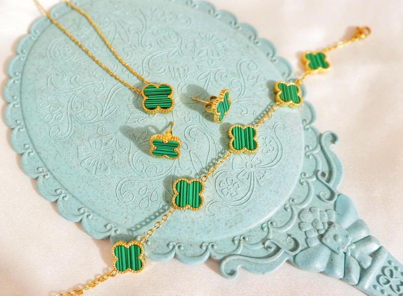 VCa Set With Box, Women's Fashion, Jewelry & Organizers, Necklaces on ...