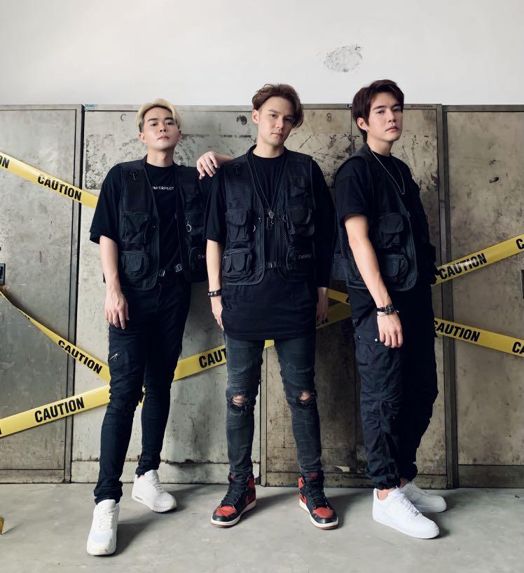 DMD22 MULTI-POCKET UTILITY VEST, Men's Fashion, Tops & Sets, Vests on ...