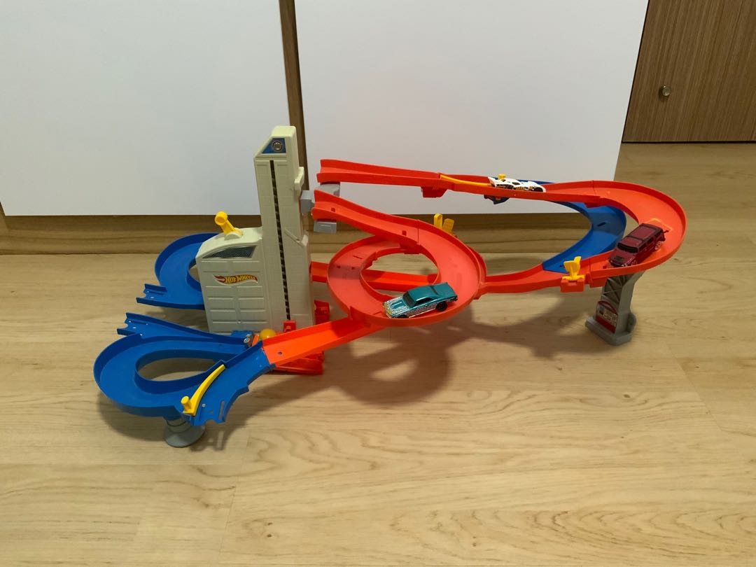 HotWheels Roundabout Track Toy, Hobbies & Toys, Toys & Games on Carousell