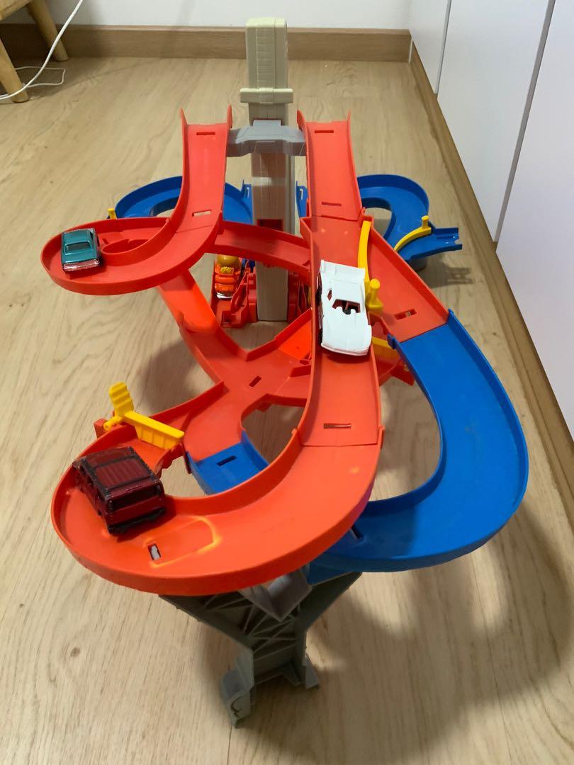 HotWheels Roundabout Track Toy, Hobbies & Toys, Toys & Games on Carousell